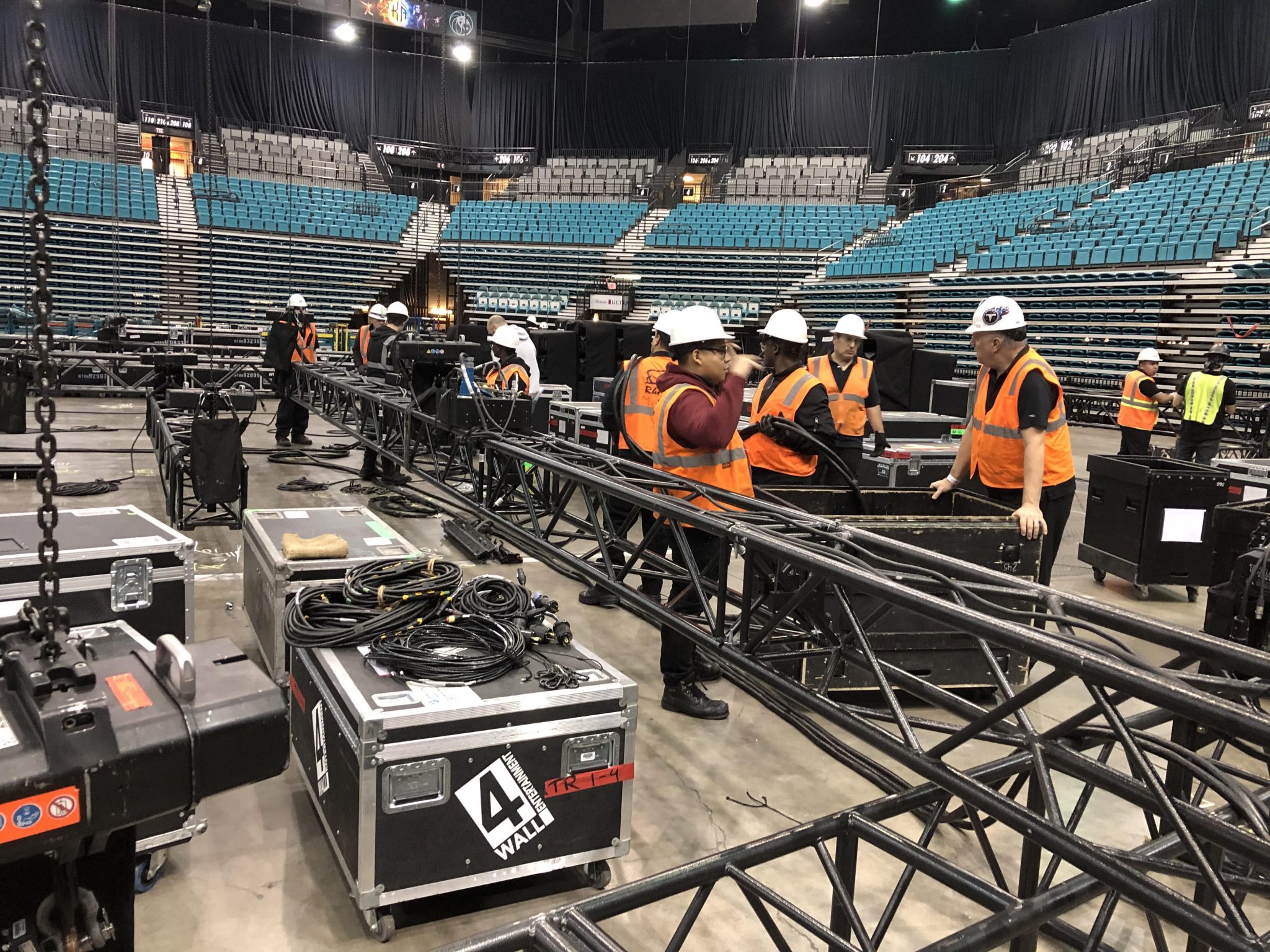 Success in Stage Production: 5 Tips for New Riggers & Stagehands ...